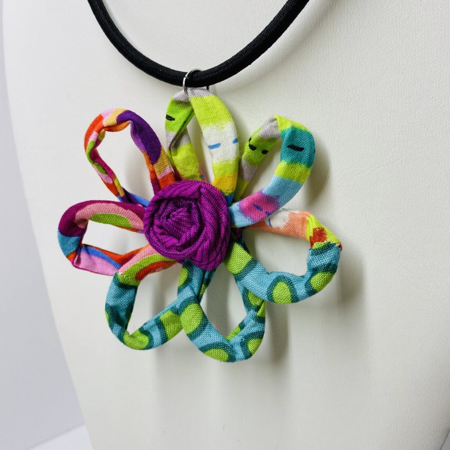 Daisy Necklace – Ficklesticks Fabric Jewels